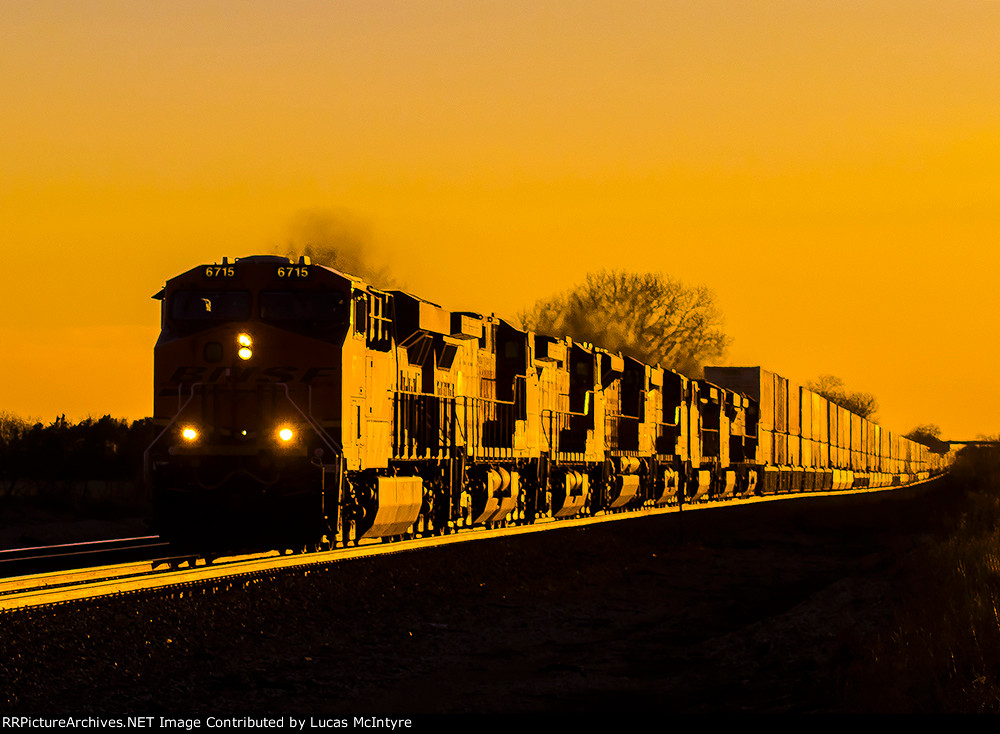 BNSF 6715 eastbound BNSF intermodal train